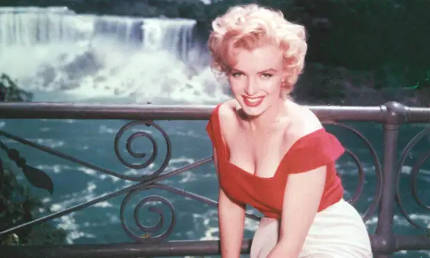 Nola mozorrotu izarren estilora: Marilyn Monroe