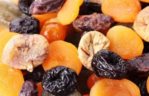 Ito ay hindi lamang napakasarap, ngunit napakalusog din. Sinusuportahan ng Buong Katawan ang Dried Fruit Blend + Iba't Ibang Variation