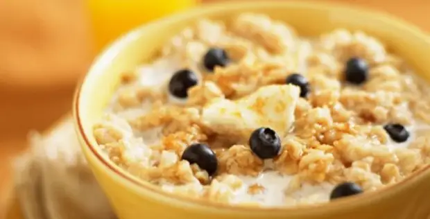 Las gachas de avena son beneficios diferentes o invaluables de los cereales