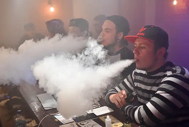 Vape tabernako bisitariak