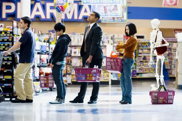 Here's how to always get in the fastest line at the checkout