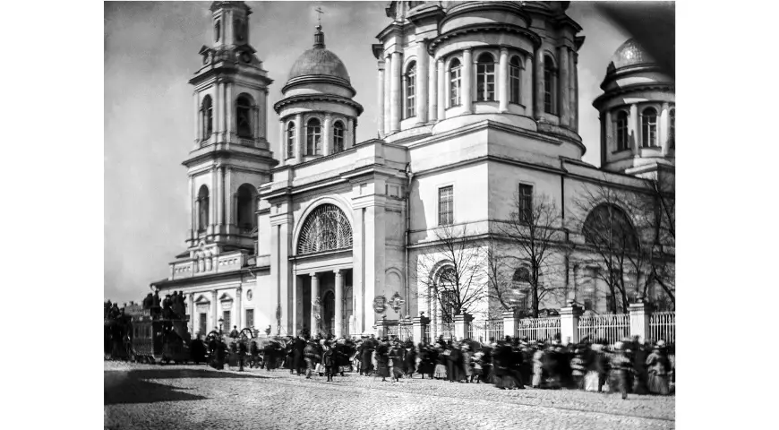 Nang sinindihan ang mga ilaw ng Bengal malapit sa Kremlin at walang pumunta sa mga tavern. Pasko ng Pagkabuhay sa Moscow 150 taon na ang nakalilipas