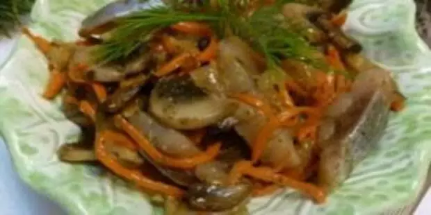 Litevský salát s sledě a houbami