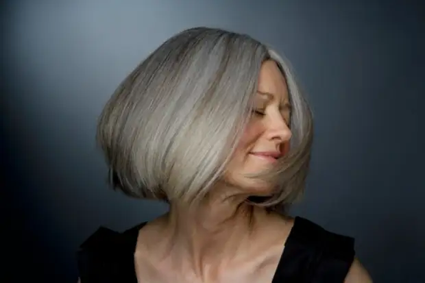 Les cheveux gris sont un signe de santé