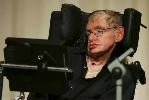 Slavenākais ALS slimnieks: Stīvens Hokings mīl melnos caurumus un TV