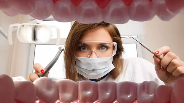 Las 5 enfermedades dentales más comunes de las que debe protegerse