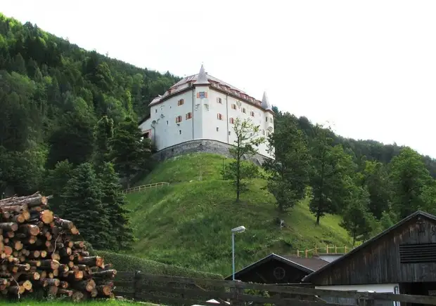 Schloss Lengberg ne adam wata