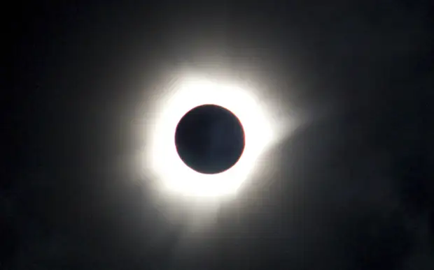 Eclipse total de sol no sueste asiático