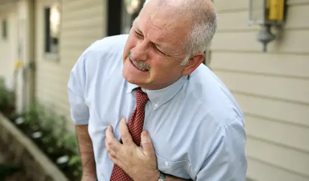 Що відбувається з людиною при серцевому нападі і як від неї врятуватися