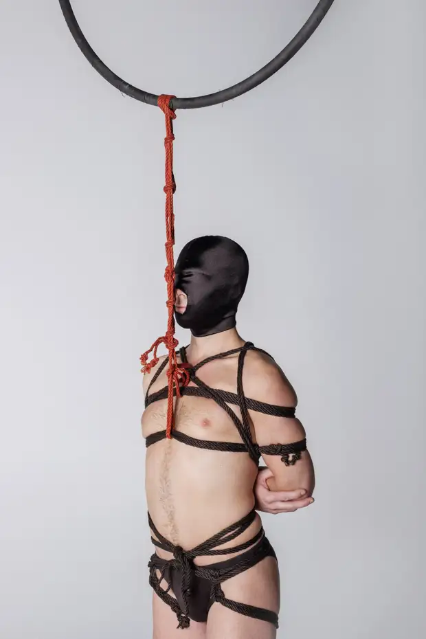 Dominatrix - iwwer hängend Männer a Feminismus