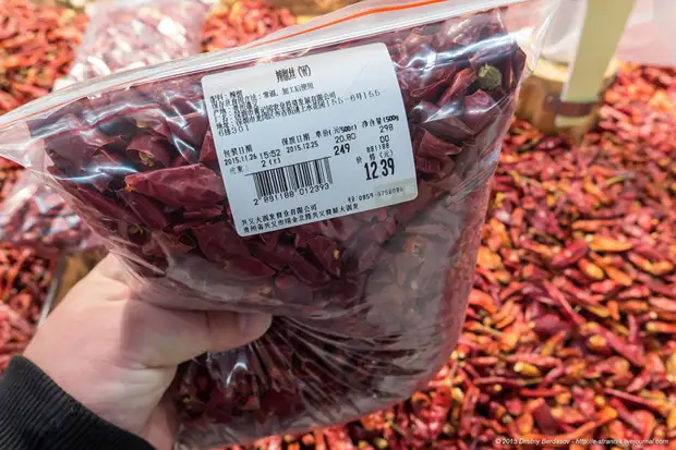 Chilli. Koupil jsem to za 123 rublů, teď mám dost jídla na rok, Čína, čínština, supermarket