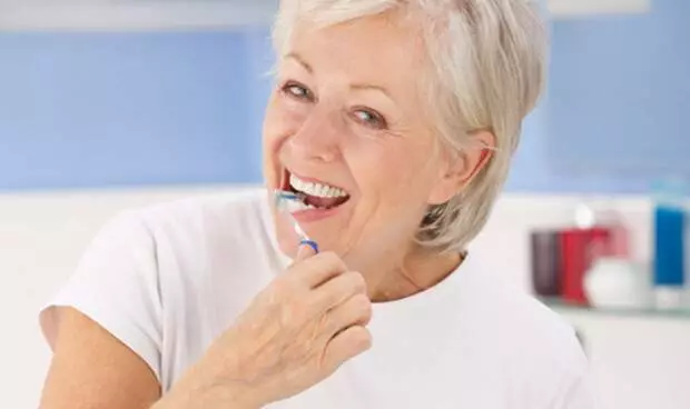 Periajul dinților și dezvoltarea demenței la bătrânețe: cum sunt legate