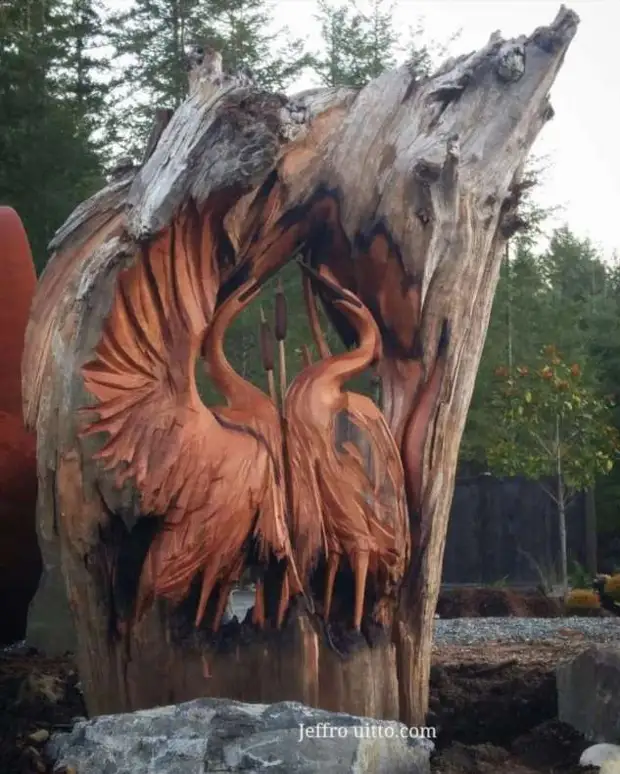 Úžasné sochy vyrobené z kusů dřeva nalezených na pláži