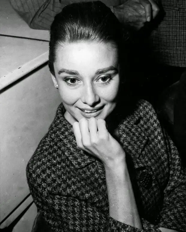 Audrey Hepburn no der Pressekonferenz fir de Film