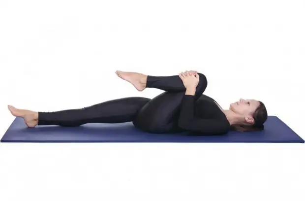 ISHIAS: 5 Back Pain Exercises Txhua Tus Poj Niam Ua Tau