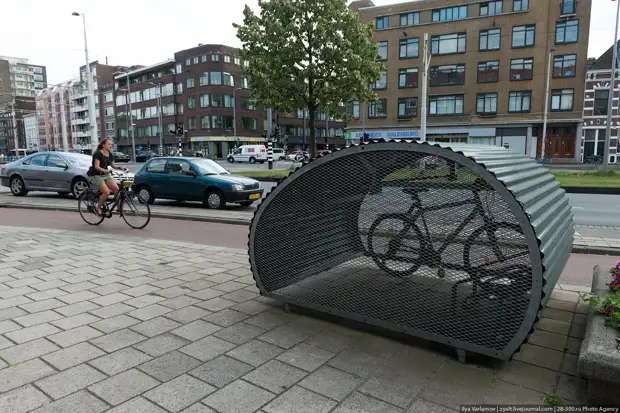 Cyclists and Amsterdam