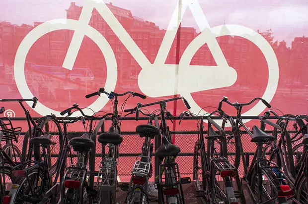 Cyclists and Amsterdam