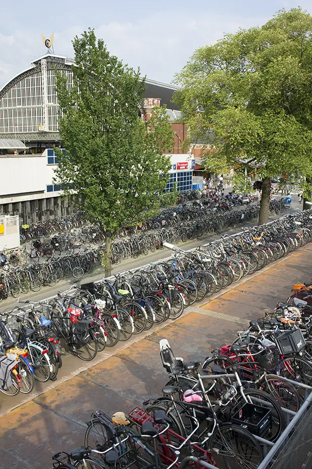 Bicicliști și Amsterdam