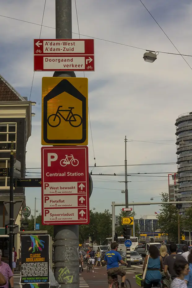 Bicicliști și Amsterdam