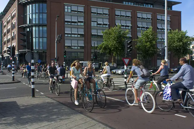 Cyclists and Amsterdam