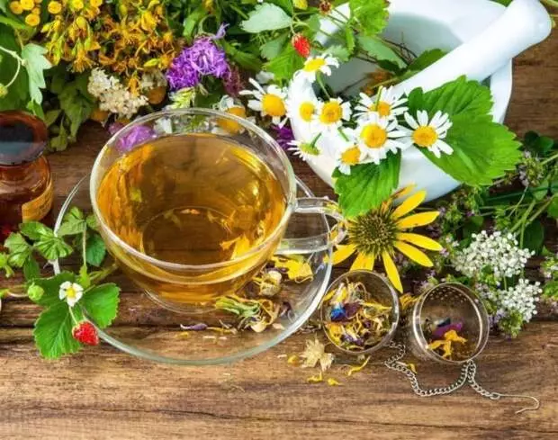 Ọgwụgwọ herbal maka ehighi ura: site na tii ka ohiri isi isi