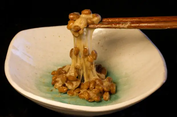 Natto inogadzirwa nesoya beans yakaviriswa