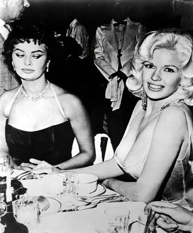 Sophia Loren ta ba da labarin hoton tare da Jane Mansfield