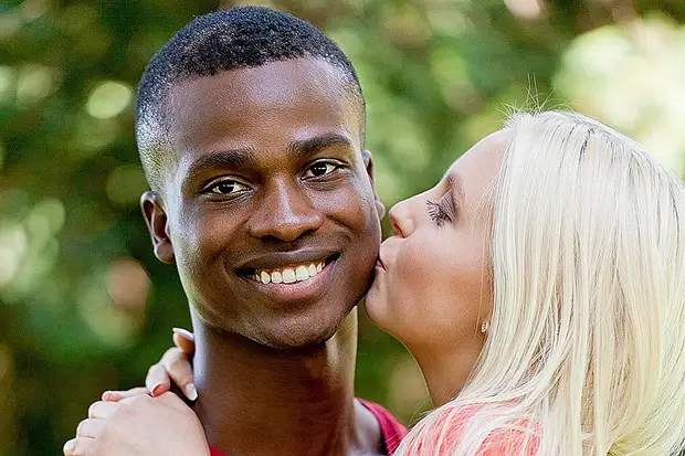 Sommige antropologen geloven dat het te gemakkelijk is om de mensheid in rassen te verdelen, en de bloedgroep is een veel belangrijkere indicator van individualiteit. Foto: EASTNEWS / AFP