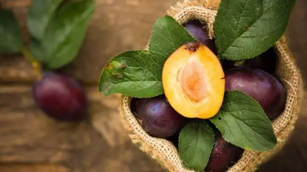 Kuwani faa'iido leh "kareemka bulshada" - plum, plum cherry, blackthorn