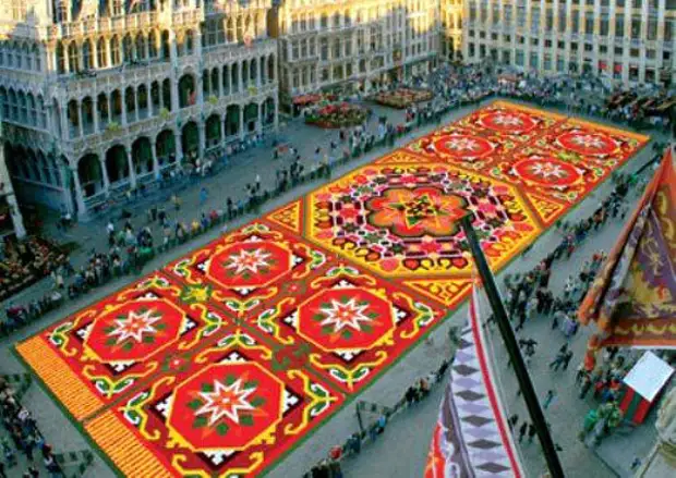 Alfombras feitas con flores