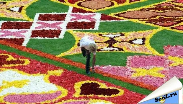 Alfombras feitas con flores