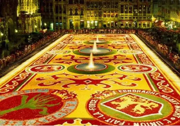 Alfombras feitas con flores