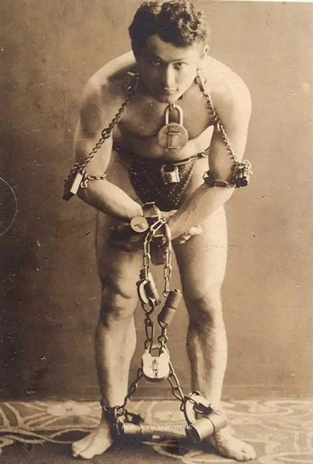 Suuri taikuri Harry Houdini ja hänen temppunsa