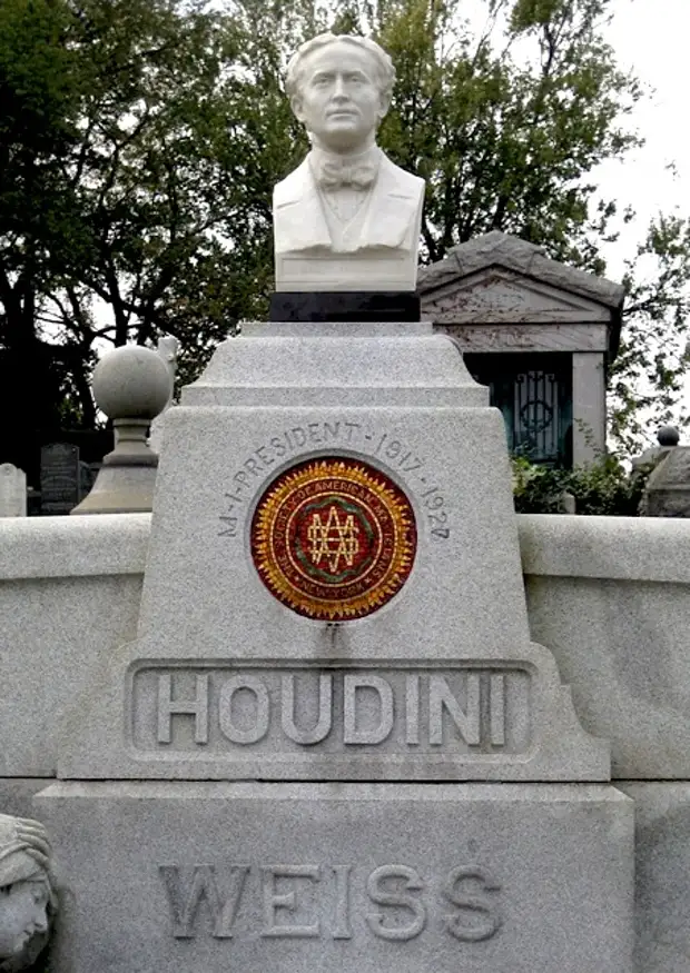 Suuri taikuri Harry Houdini ja hänen temppunsa