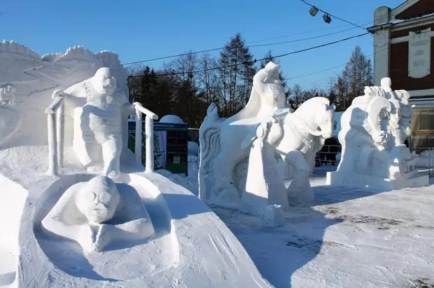 Festival delle sculture di neve a Novosibirsk