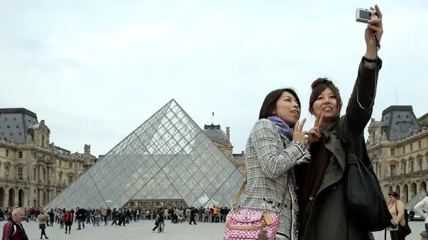 In Paris, some Japanese tourists develop a reactive psychosis due to the fact that the capital of France does not meet their expectations at all - dreams are crumbling