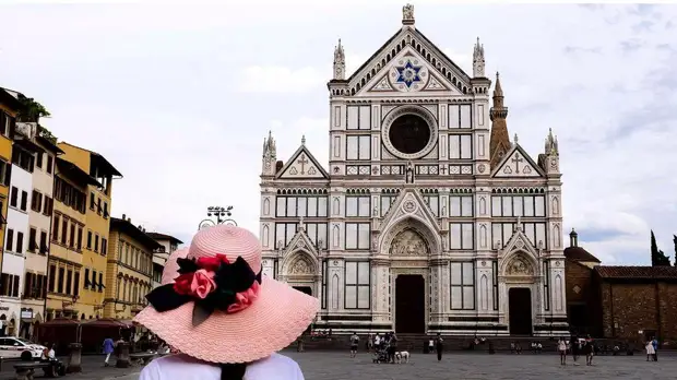 Stendhal écrit que sa visite à la basilique Santa Croce l'a profondément marqué.