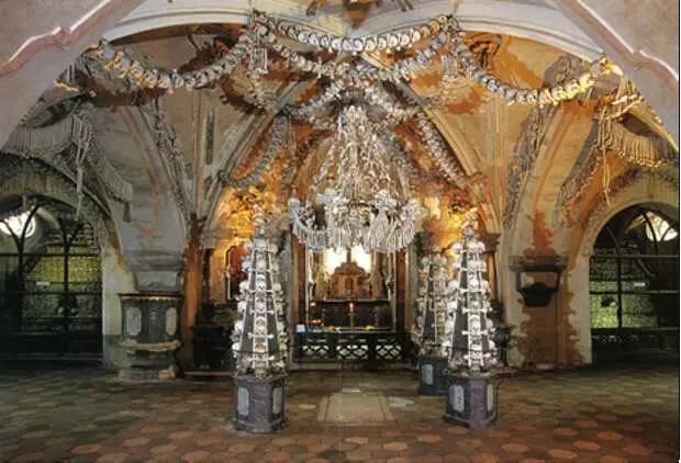 Ildevarslende skønhed: et ossuarium i byen Kutná Hora