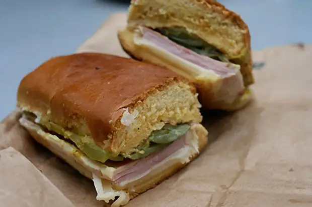 Vòng quanh thế giới với bánh mì sandwich