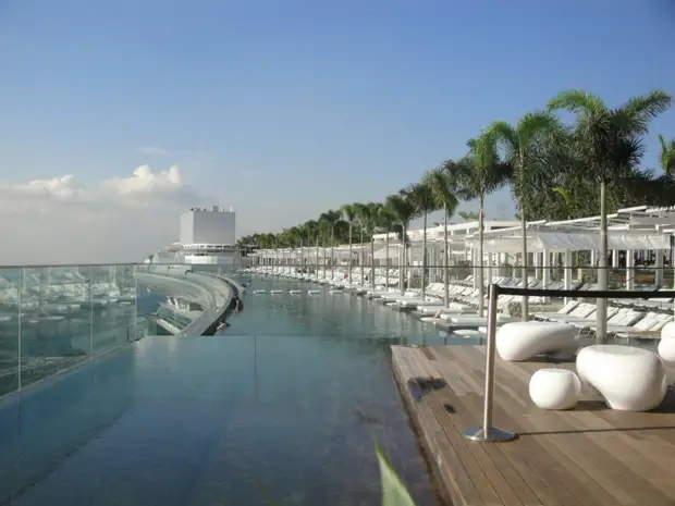 La piscina més alta del món, Singapur, sostre del Marina Bay Sands Skypark