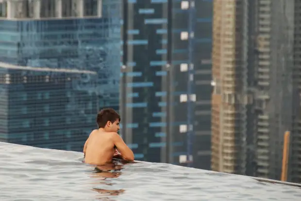 La plus haute piscine du monde, Singapour, toit du Marina Bay Sands Skypark
