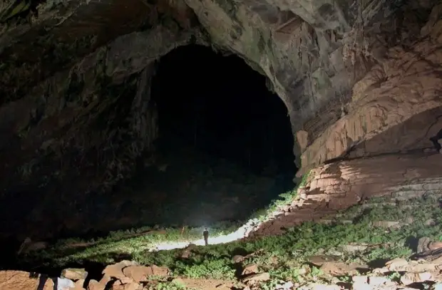 Hang Son Doong လှိုဏ်ဂူ - ဗီယက်နမ်၊ ကမ္ဘာပေါ်တွင် အကြီးဆုံးနှင့် အလှပဆုံးလှိုဏ်ဂူ