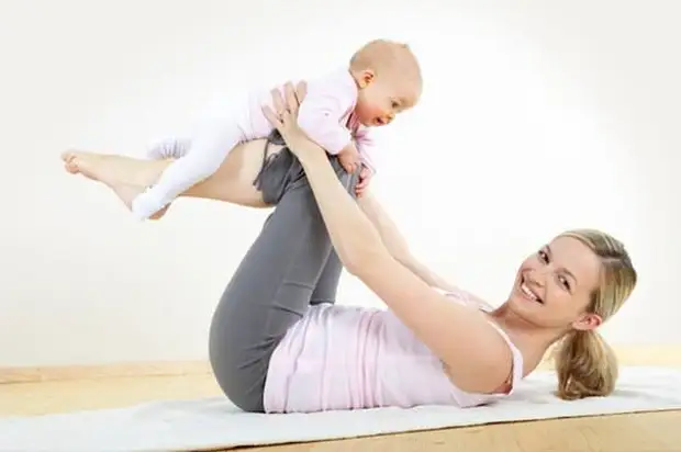 Photo: Recovery of the press after childbirth. There are six simple exercises to help you flatten your belly after childbirth. Dedicate this gymnastics 20 minutes 2-3 times a week, and you will quickly be able to boast of a great figure. Lateral Stretch Purpose: Upper and lower abdominals, lateral abdominals. Stand with your feet shoulder-width apart and take a dumbbell in your right hand. Bend over to the left while your right leg remains straight. Extend your right arm, transferring your weight to your shoulder. Keeping your back straight, tilt your torso to the left and pull your right arm up. Return to starting position. Change sides, repeat. Do 12 sets. Side bends Target: lateral abdominals. Place your feet shoulder-width apart and bend your knees slightly. Raise your left leg, bending it at the knee at a 90-degree angle. Keep both hands on the back of your head and touch your right elbow to your right knee 15 times. Swap sides and repeat. Twisting For this exercise, you will need a large sports ball. Target: upper and lower abdominals, lateral abdominals. Sit on the ball, then roll off it a bit so that your buttocks are practically hanging in the air. Bend your knees at an angle of 90 degrees, with your feet