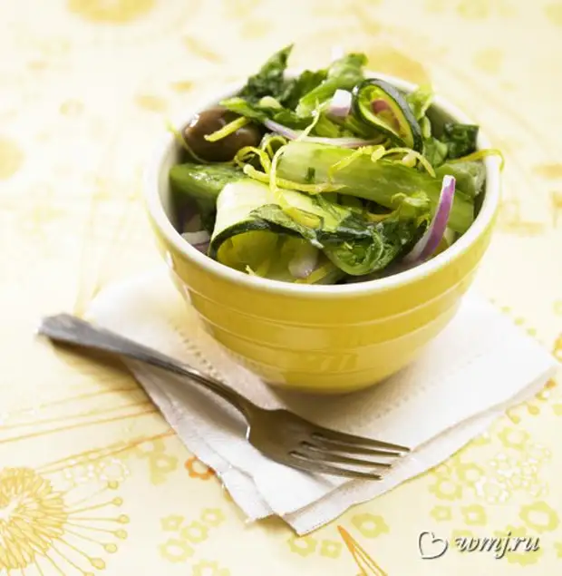 Salata od tikvica i daikona sa cilantrom