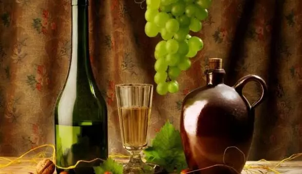 Η αλήθεια στο κρασί: 5 μύθοι για το αλκοόλ που πιστεύουν όλοι