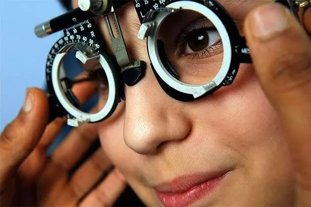 Шта је катаракта ока: 11 одговора на наивна питања