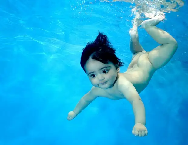 Fotografii uimitoare cu copii sub apă