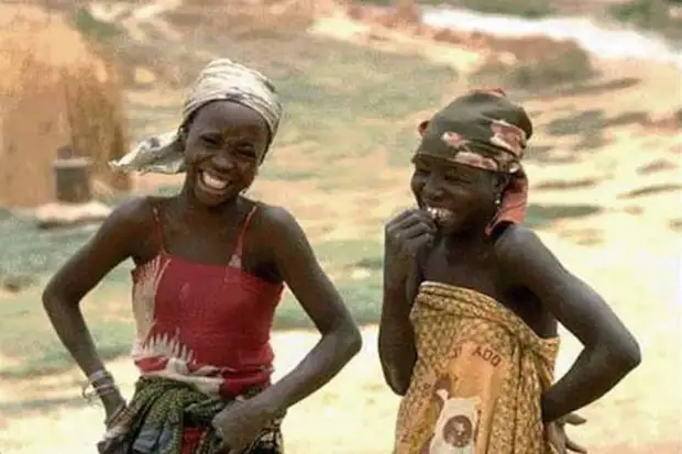 Tanganyika ရယ်မောခြင်းရောဂါသည် 1962။ ပြီးတော့ ရယ်စရာတော့ မရှိပါဘူး။