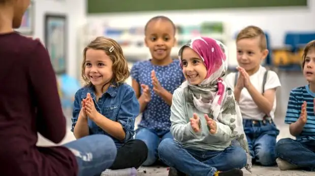 Kleinkinder sind sensibler für die Besonderheiten von Lauten und beherrschen schnell die richtige Aussprache