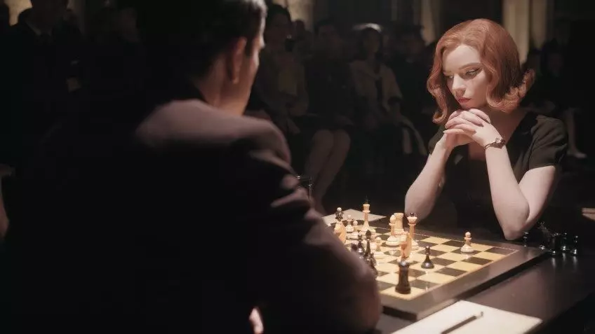 queen move chess anya taylor-joy